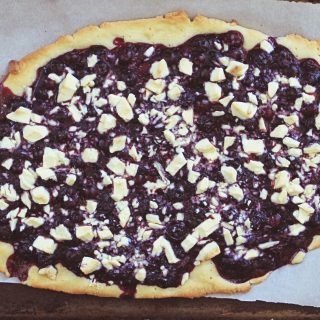 rustic blueberry tart with white chocolate - i am baker
