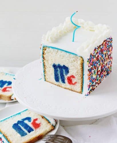 Logo Surprise-Inside Cake - i am baker