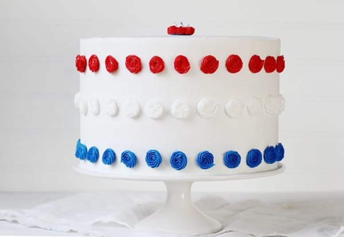 Red, White, & Blue Cake {Patriotic Cake} - i am baker