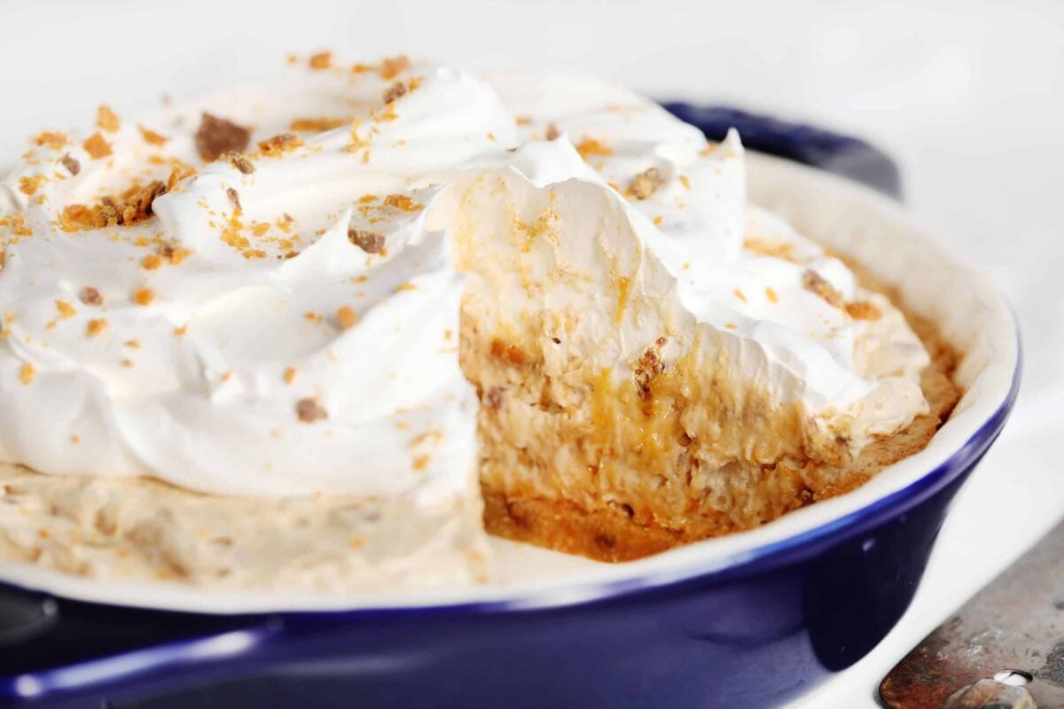 Butterfinger Pie {VIDEO} | i am baker