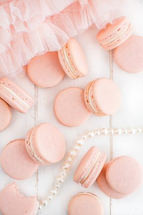 Classic French Macarons {VIDEO} | I Am Baker