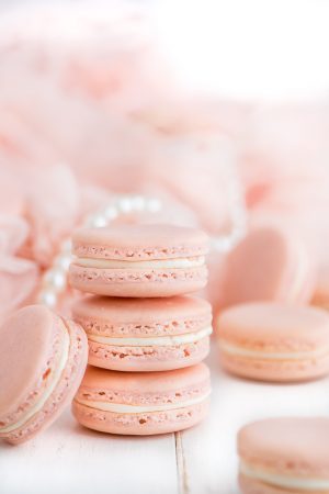Classic French Macarons {VIDEO} | I Am Baker