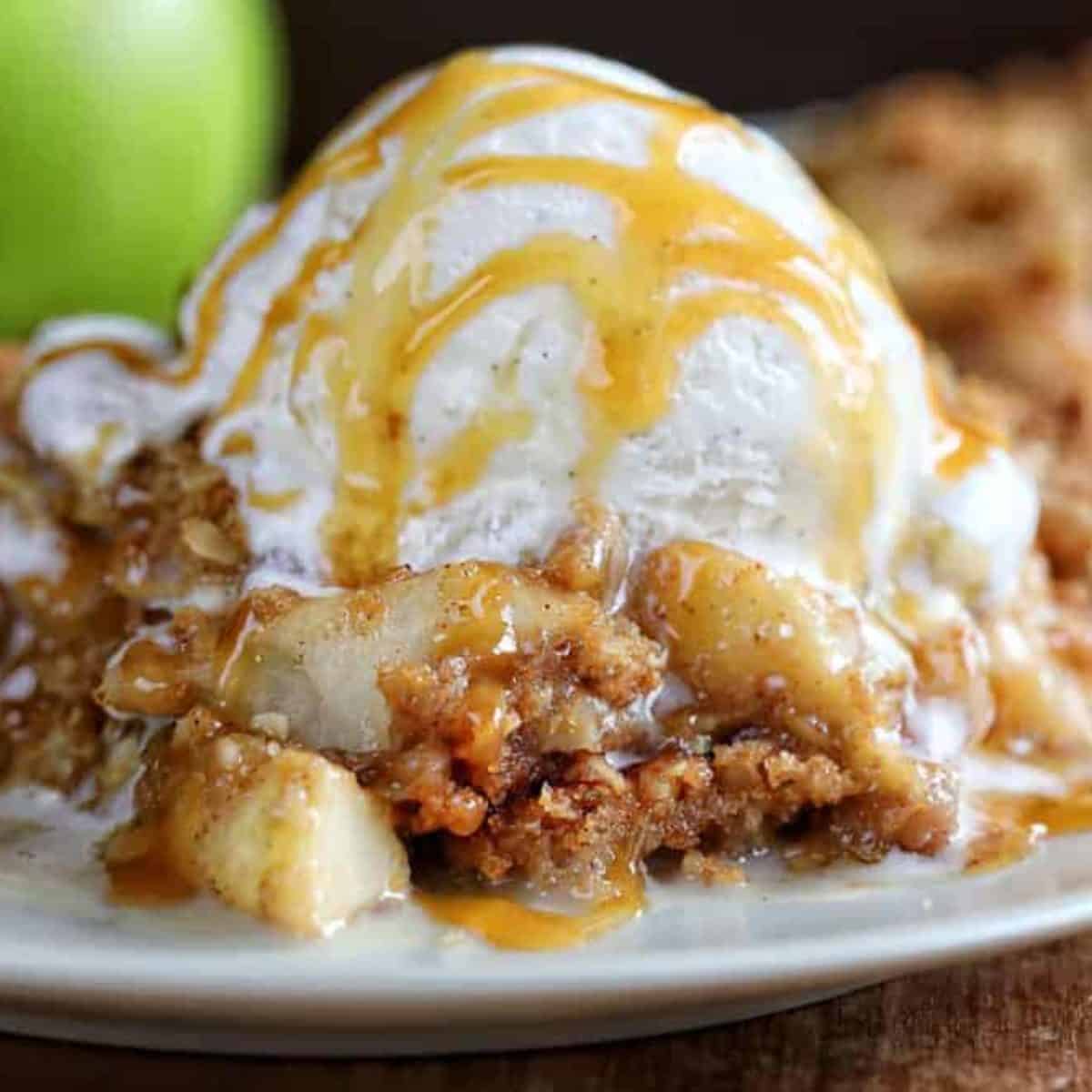 The Best Apple Crisp {VIDEO} | I Am Baker