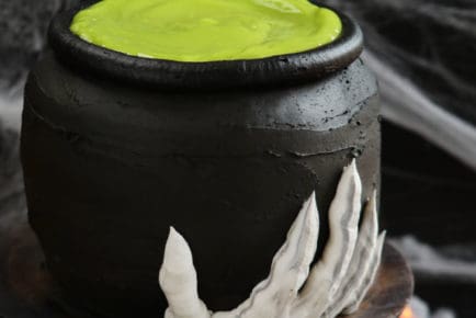 French Macarons {VIDEO} | i am baker