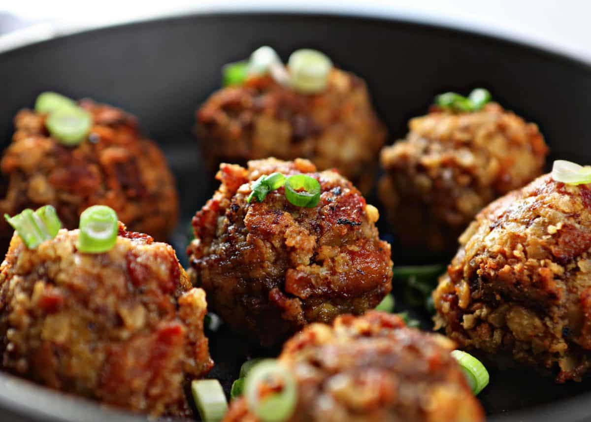 Bacon Cheeseburger Meatballs {VIDEO} | i am baker