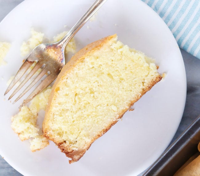 Vanilla Pound Cake {VIDEO} - i am baker