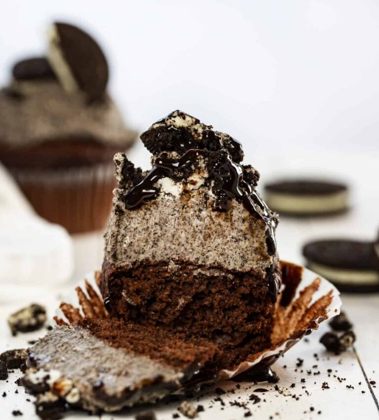 Chocolate Cupcakes with Oreo Buttercream - i am baker
