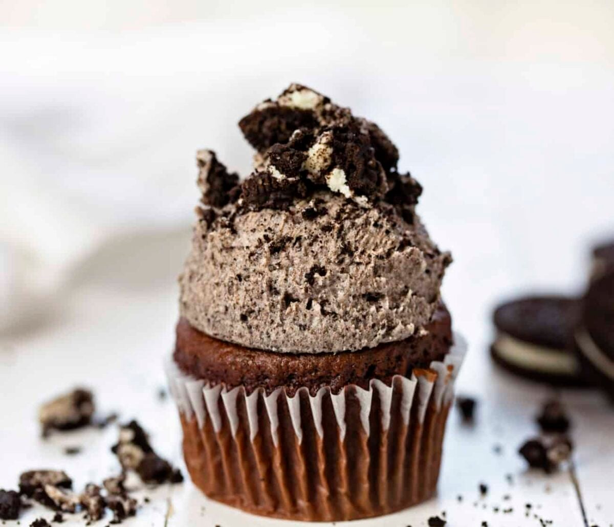 Chocolate Cupcakes with Oreo Buttercream - i am baker