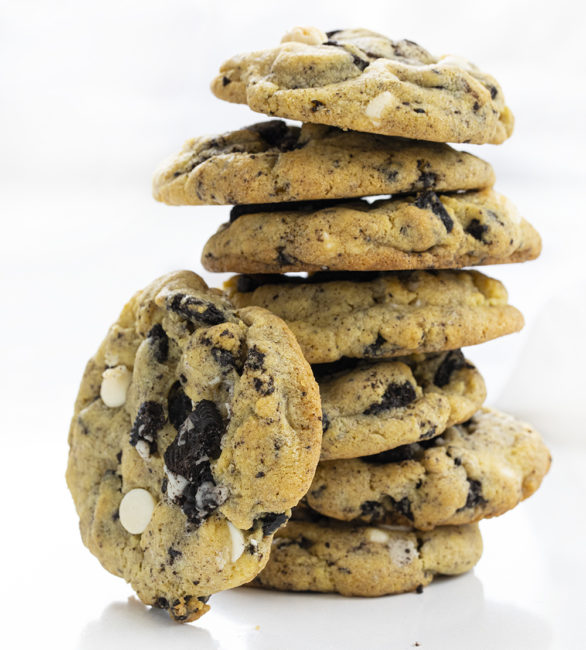 Cookies and Cream Cookies - i am baker