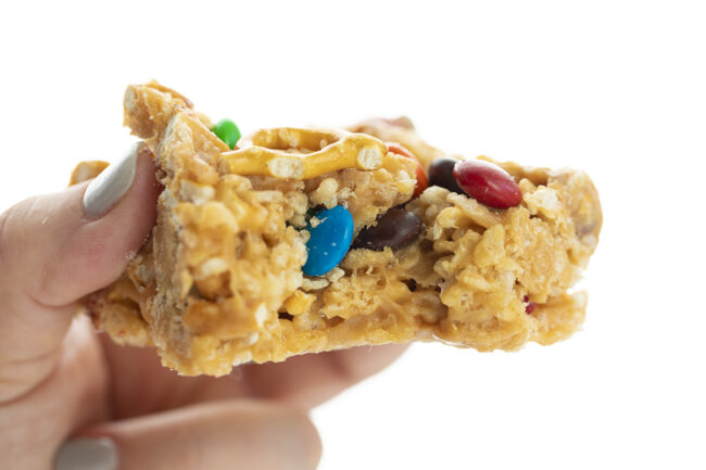 Crispy Pretzel M&M Bars - i am baker