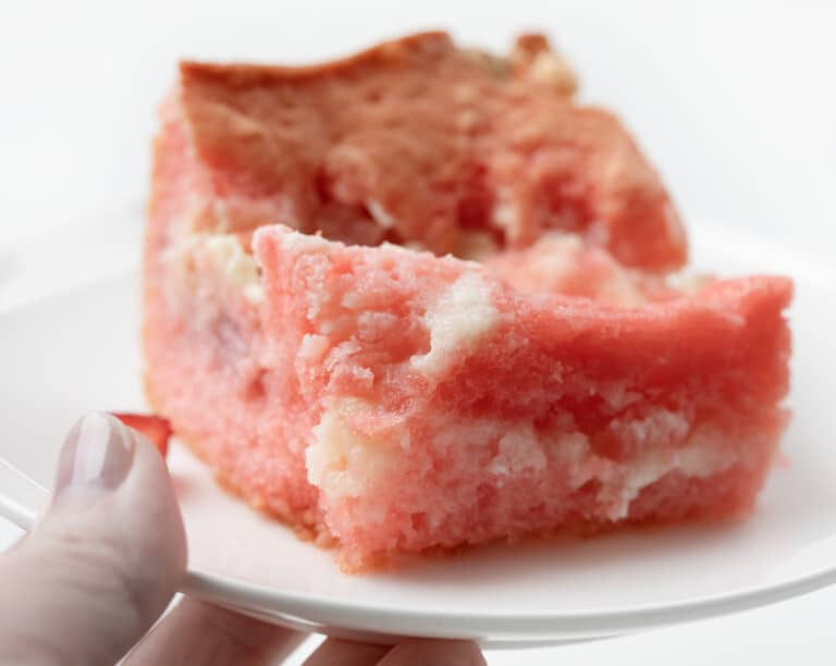 Strawberry Earthquake Cake - i am baker