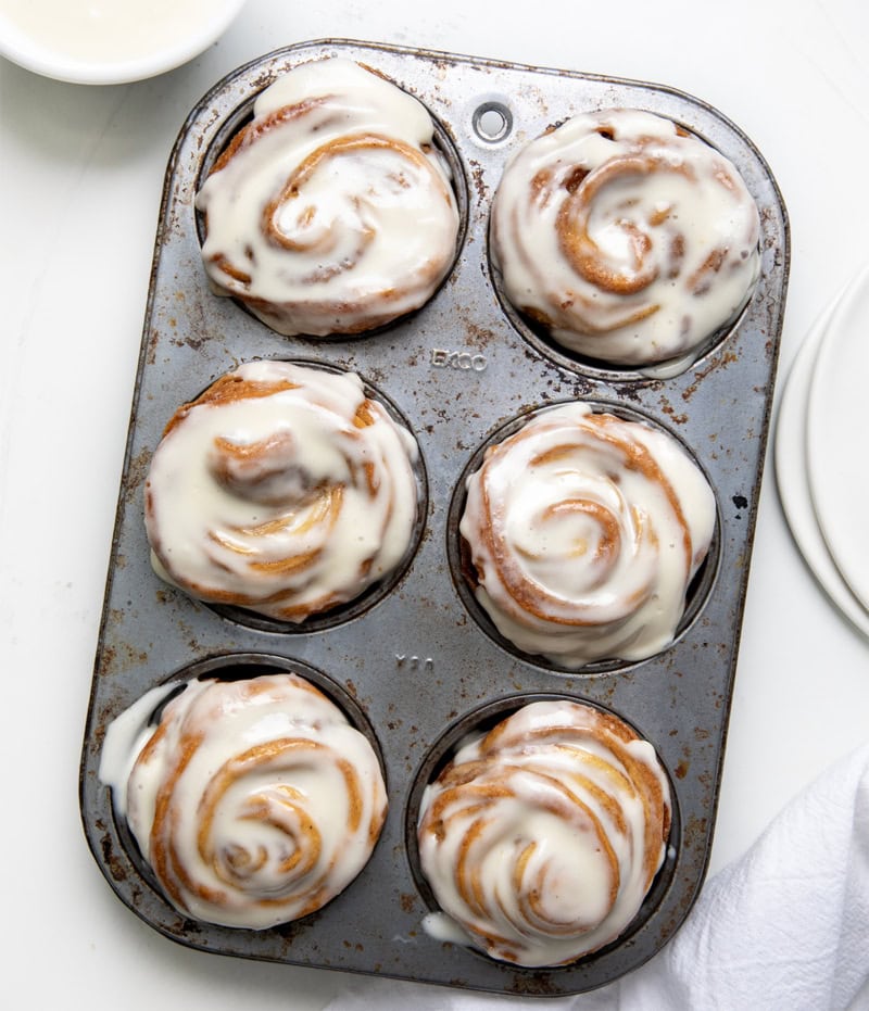 Cinnamon Roll Cruffins - i am baker