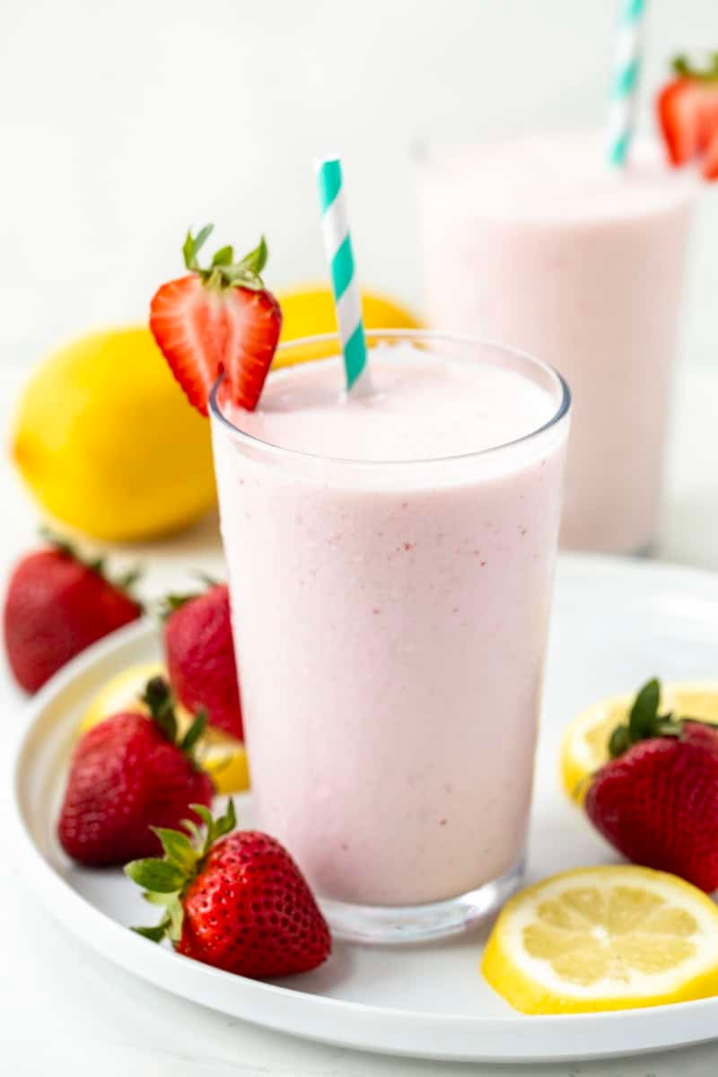 Frosted Strawberry Lemonade - i am baker